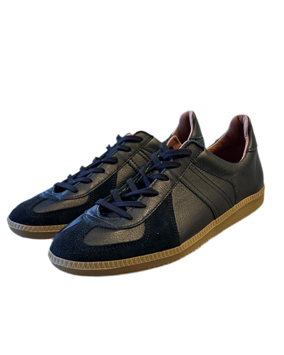Reproduction of Found 1700L German Military Trainer Black – The Foxhole