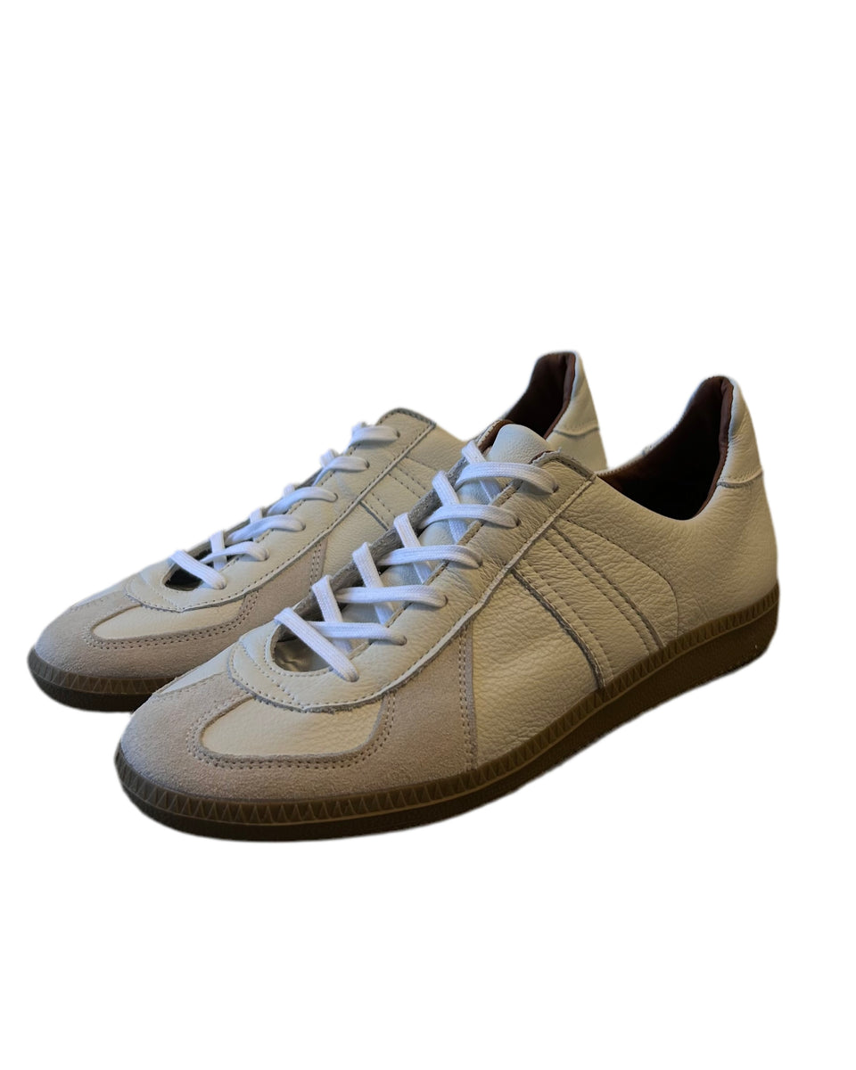 Reproduction of Found 1700L German Military Trainer White – The Foxhole